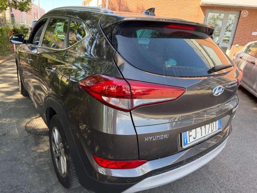 Pelēks Hyundai Tucson 2017 Panevēža, ar dzinēja tilpumu 2.00 L un nobraukumu 208 tūkst. km par 10600 €, foto 4 vietnē AUTOMOTO.COM.LV