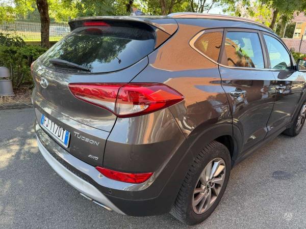 Pelēks Hyundai Tucson 2017 Panevēža, ar dzinēja tilpumu 2.00 L un nobraukumu 208 tūkst. km par 10600 €, foto 4 vietnē AUTOMOTO.COM.LV