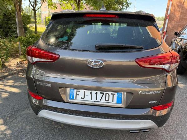 Pelēks Hyundai Tucson 2017 Panevēža, ar dzinēja tilpumu 2.00 L un nobraukumu 208 tūkst. km par 10600 €, foto 5 vietnē AUTOMOTO.COM.LV