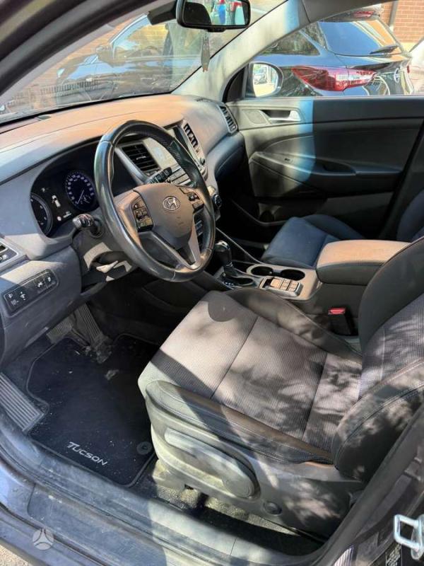 Pelēks Hyundai Tucson 2017 Panevēža, ar dzinēja tilpumu 2.00 L un nobraukumu 208 tūkst. km par 10600 €, foto 8 vietnē AUTOMOTO.COM.LV