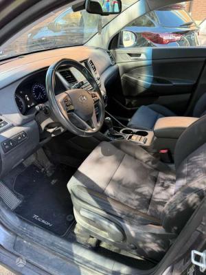 Pelēks Hyundai Tucson 2017 Panevēža, ar dzinēja tilpumu 2.00 L un nobraukumu 208 tūkst. km par 10600 €, foto 9 vietnē AUTOMOTO.COM.LV