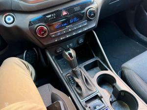 Pelēks Hyundai Tucson 2017 Panevēža, ar dzinēja tilpumu 2.00 L un nobraukumu 208 tūkst. km par 10600 €, foto 10 vietnē AUTOMOTO.COM.LV
