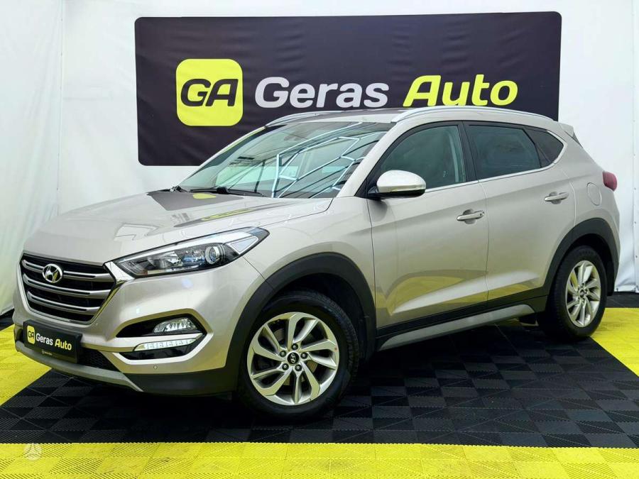 Grey Hyundai Tucson 2017 in Vilnius, with an engine capacity of 1.59 L and mileage of 152 thousand km for 13990 €, photo 1 on AUTOMOTO.COM.LV