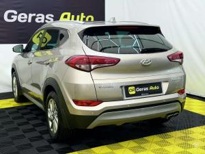 Grey Hyundai Tucson 2017 in Vilnius, with an engine capacity of 1.59 L and mileage of 152 thousand km for 13990 €, photo 7 on AUTOMOTO.COM.LV