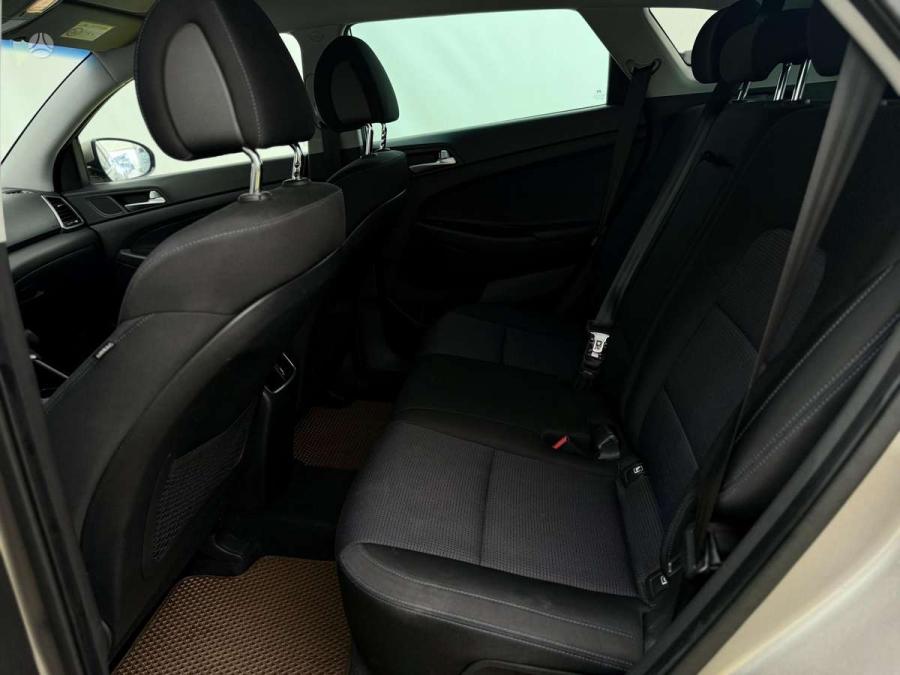 Grey Hyundai Tucson 2017 in Vilnius, with an engine capacity of 1.59 L and mileage of 152 thousand km for 13990 €, photo 12 on AUTOMOTO.COM.LV