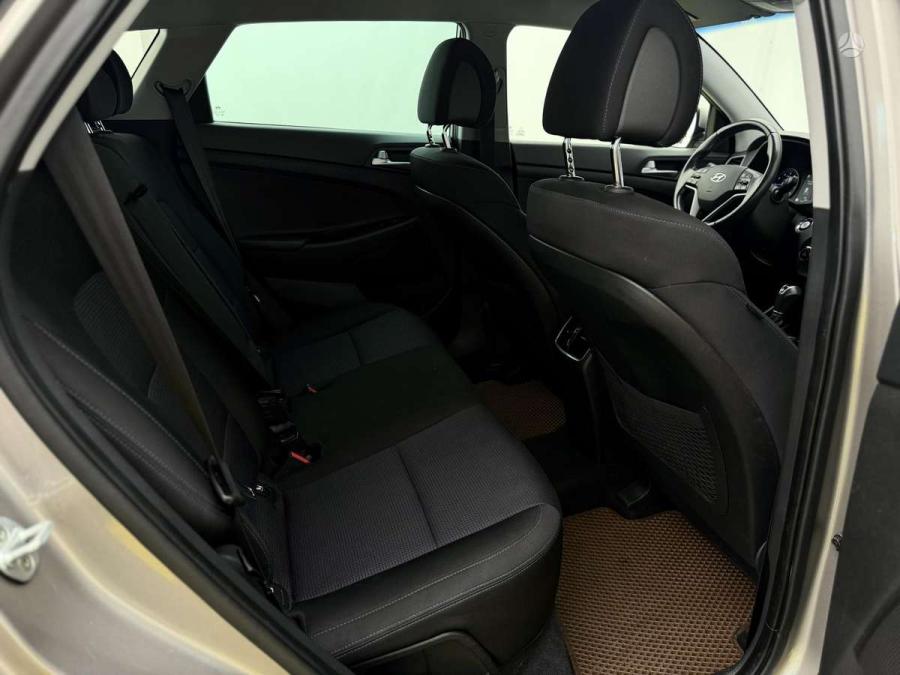 Grey Hyundai Tucson 2017 in Vilnius, with an engine capacity of 1.59 L and mileage of 152 thousand km for 13990 €, photo 14 on AUTOMOTO.COM.LV