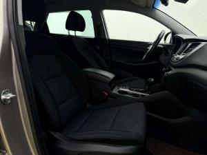 Grey Hyundai Tucson 2017 in Vilnius, with an engine capacity of 1.59 L and mileage of 152 thousand km for 13990 €, photo 15 on AUTOMOTO.COM.LV
