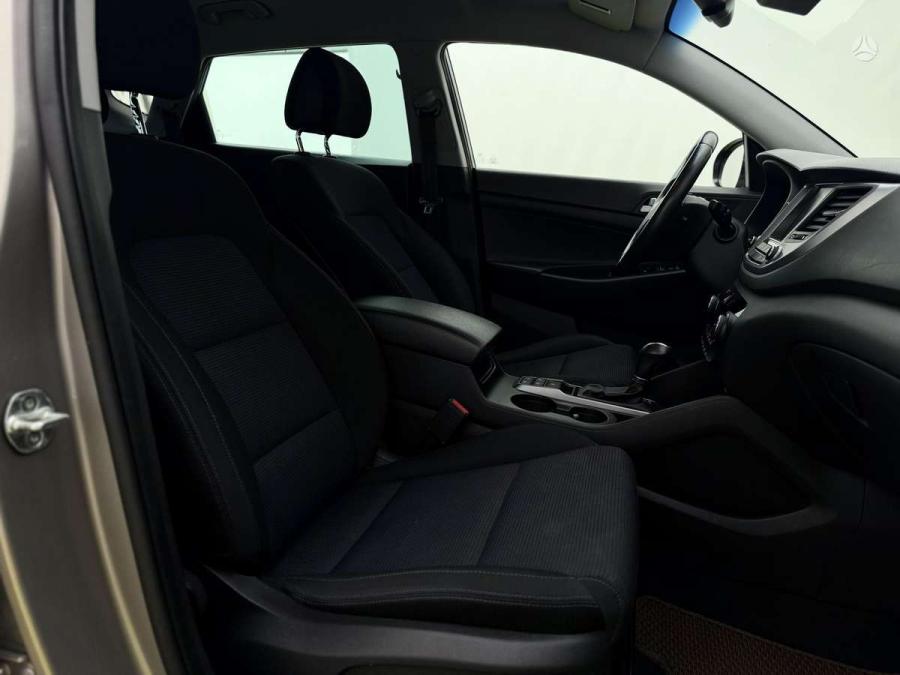 Grey Hyundai Tucson 2017 in Vilnius, with an engine capacity of 1.59 L and mileage of 152 thousand km for 13990 €, photo 15 on AUTOMOTO.COM.LV