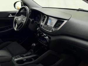 Grey Hyundai Tucson 2017 in Vilnius, with an engine capacity of 1.59 L and mileage of 152 thousand km for 13990 €, photo 16 on AUTOMOTO.COM.LV