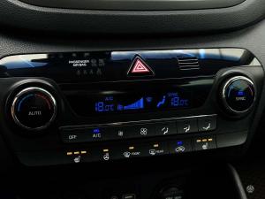 Grey Hyundai Tucson 2017 in Vilnius, with an engine capacity of 1.59 L and mileage of 152 thousand km for 13990 €, photo 26 on AUTOMOTO.COM.LV