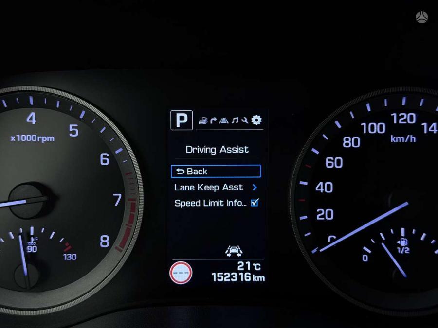 Grey Hyundai Tucson 2017 in Vilnius, with an engine capacity of 1.59 L and mileage of 152 thousand km for 13990 €, photo 31 on AUTOMOTO.COM.LV
