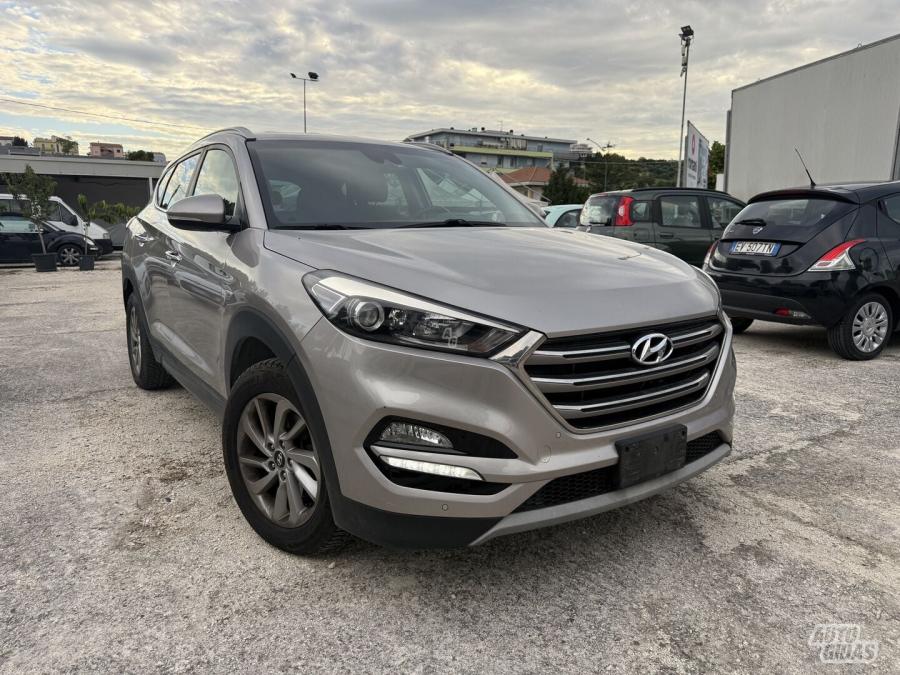 Grey Hyundai Tucson 2017 in Utena, with an engine capacity of 1.70 L and mileage of 171 thousand km for 11900 €, photo 1 on AUTOMOTO.COM.LV