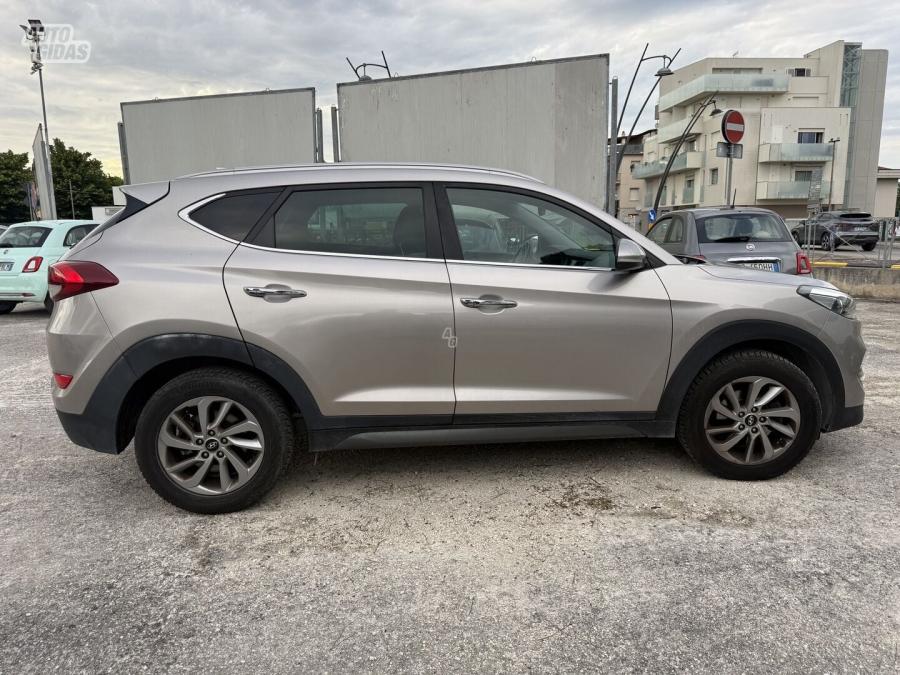 Grey Hyundai Tucson 2017 in Utena, with an engine capacity of 1.70 L and mileage of 171 thousand km for 11900 €, photo 4 on AUTOMOTO.COM.LV