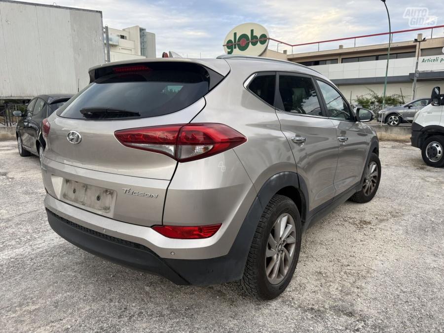 Grey Hyundai Tucson 2017 in Utena, with an engine capacity of 1.70 L and mileage of 171 thousand km for 11900 €, photo 5 on AUTOMOTO.COM.LV