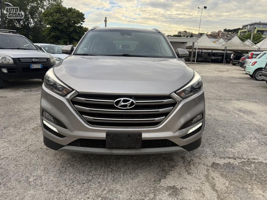 Grey Hyundai Tucson 2017 in Utena, with an engine capacity of 1.70 L and mileage of 171 thousand km for 11900 €, photo 9 on AUTOMOTO.COM.LV