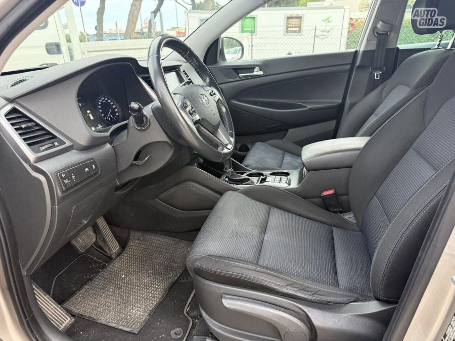 Grey Hyundai Tucson 2017 in Utena, with an engine capacity of 1.70 L and mileage of 171 thousand km for 11900 €, photo 12 on AUTOMOTO.COM.LV