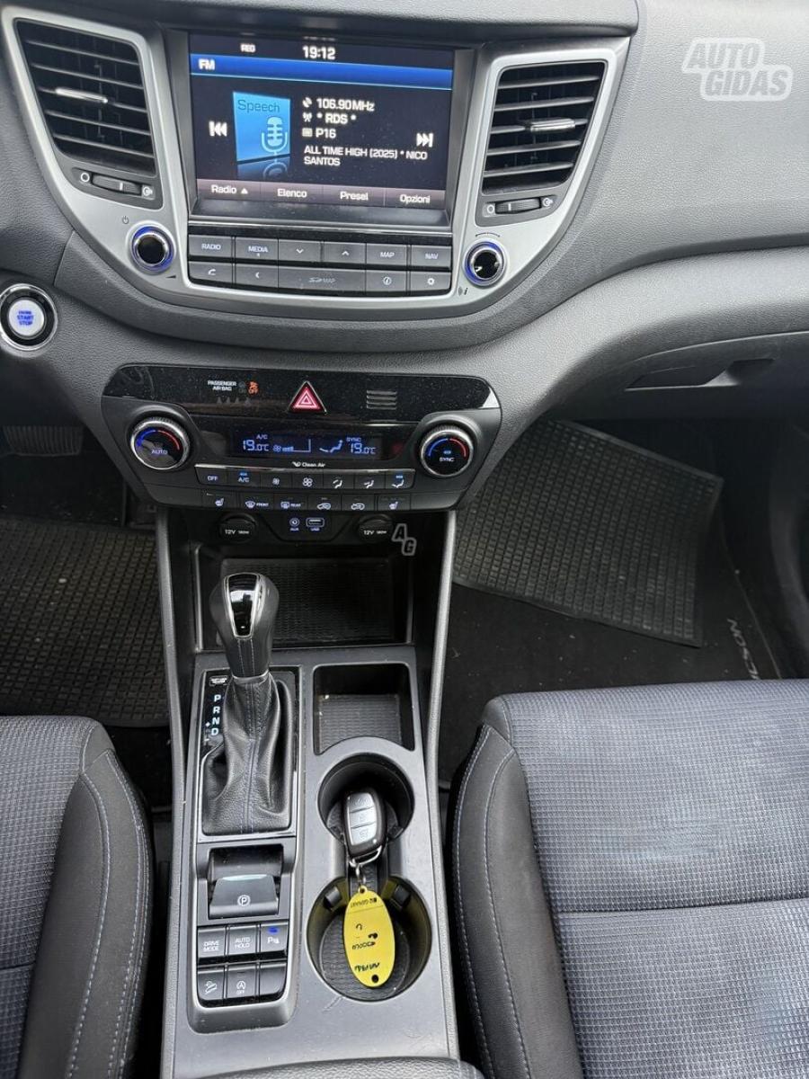 Grey Hyundai Tucson 2017 in Utena, with an engine capacity of 1.70 L and mileage of 171 thousand km for 11900 €, photo 13 on AUTOMOTO.COM.LV