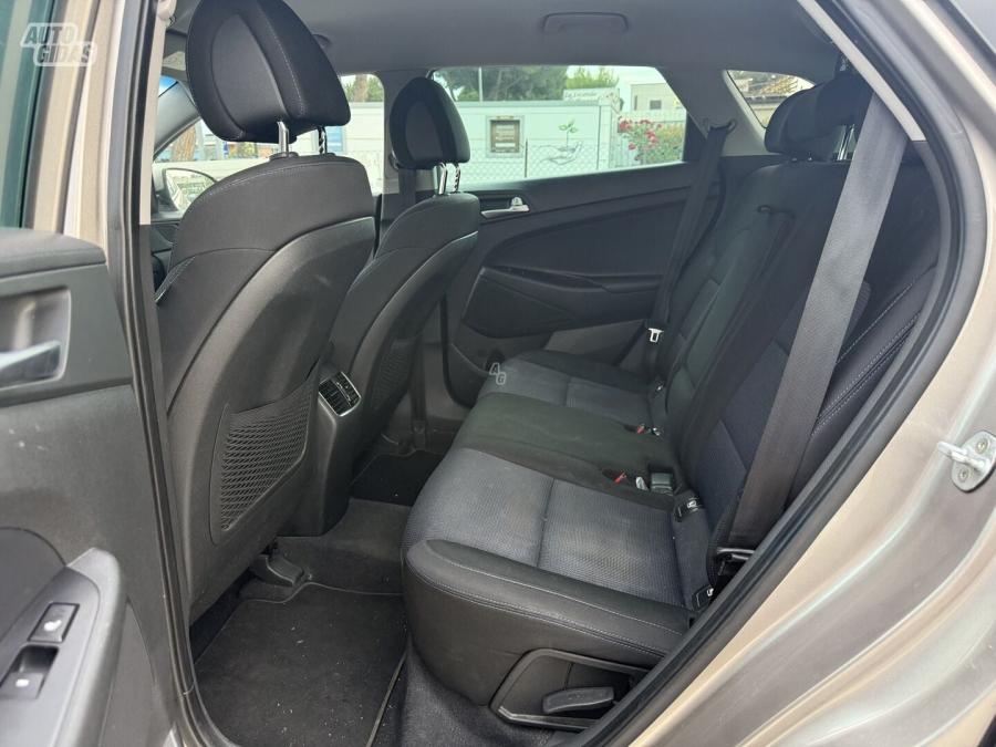 Grey Hyundai Tucson 2017 in Utena, with an engine capacity of 1.70 L and mileage of 171 thousand km for 11900 €, photo 14 on AUTOMOTO.COM.LV
