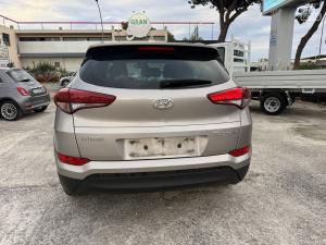 Grey Hyundai Tucson 2017 in Utena, with an engine capacity of 1.70 L and mileage of 171 thousand km for 11900 €, photo 10 on AUTOMOTO.COM.LV