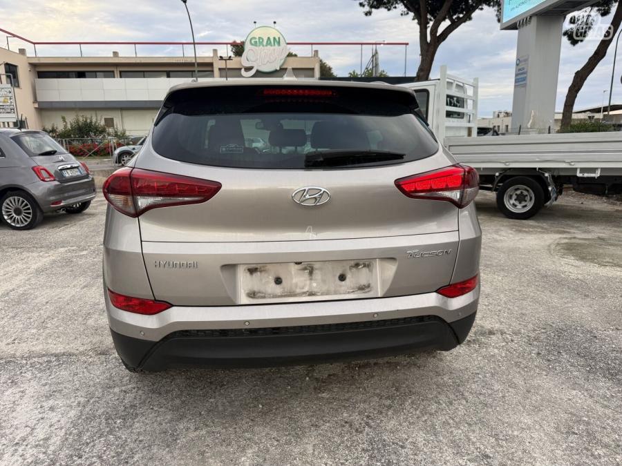 Grey Hyundai Tucson 2017 in Utena, with an engine capacity of 1.70 L and mileage of 171 thousand km for 11900 €, photo 10 on AUTOMOTO.COM.LV
