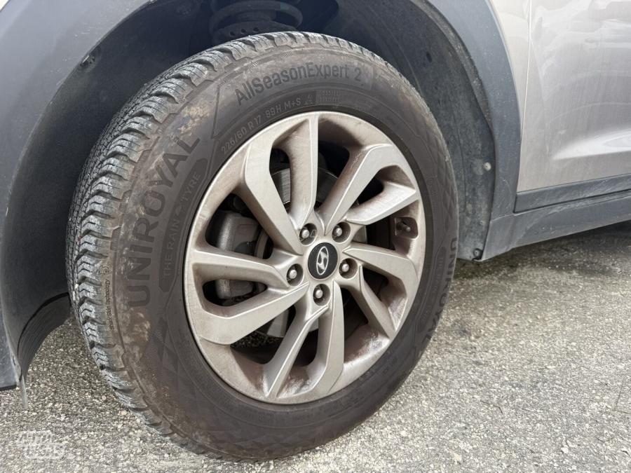 Grey Hyundai Tucson 2017 in Utena, with an engine capacity of 1.70 L and mileage of 171 thousand km for 11900 €, photo 15 on AUTOMOTO.COM.LV