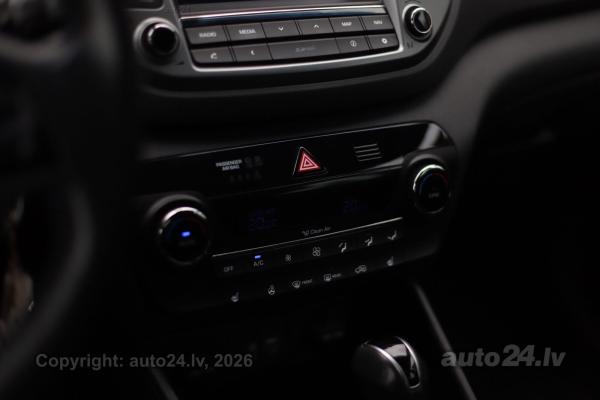 Grey Hyundai Tucson 2017 in Tallinn, with an engine capacity of 1.70 L and mileage of 123 thousand km for 12500 €, photo 9 on AUTOMOTO.COM.LV