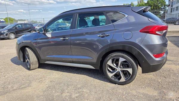 Grey Hyundai Tucson 2017 in Taurage, with an engine capacity of 1.69 L and mileage of 122 thousand km for 13300 €, photo 6 on AUTOMOTO.COM.LV