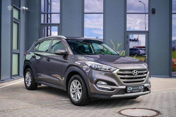 Grey Hyundai Tucson 2017 in Kaunas, with an engine capacity of 1.59 L and mileage of 200 thousand km for 12950 €, photo 1 on AUTOMOTO.COM.LV