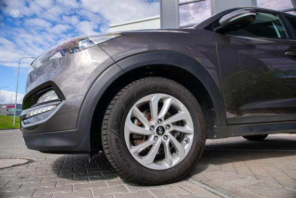 Grey Hyundai Tucson 2017 in Kaunas, with an engine capacity of 1.59 L and mileage of 200 thousand km for 12950 €, photo 6 on AUTOMOTO.COM.LV