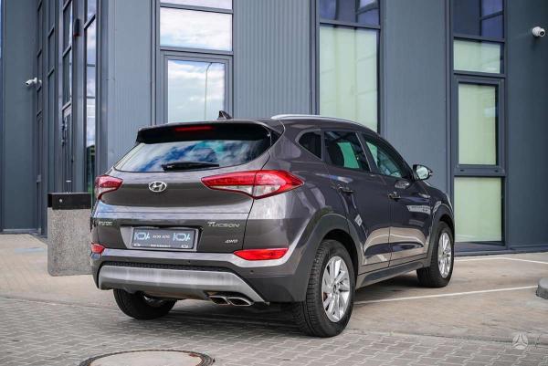 Grey Hyundai Tucson 2017 in Kaunas, with an engine capacity of 1.59 L and mileage of 200 thousand km for 12950 €, photo 9 on AUTOMOTO.COM.LV