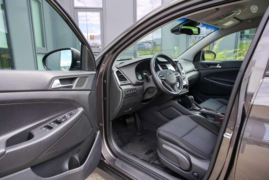Pelēks Hyundai Tucson 2017 Kauņa, ar dzinēja tilpumu 1.59 L un nobraukumu 200 tūkst. km par 12950 €, foto 23 vietnē AUTOMOTO.COM.LV