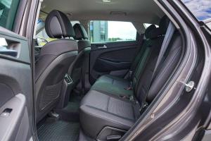 Pelēks Hyundai Tucson 2017 Kauņa, ar dzinēja tilpumu 1.59 L un nobraukumu 200 tūkst. km par 12950 €, foto 34 vietnē AUTOMOTO.COM.LV