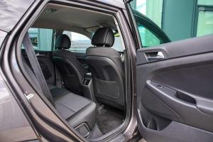 Pelēks Hyundai Tucson 2017 Kauņa, ar dzinēja tilpumu 1.59 L un nobraukumu 200 tūkst. km par 12950 €, foto 35 vietnē AUTOMOTO.COM.LV