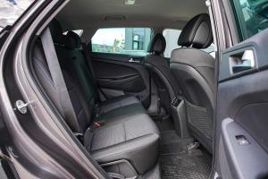 Pelēks Hyundai Tucson 2017 Kauņa, ar dzinēja tilpumu 1.59 L un nobraukumu 200 tūkst. km par 12950 €, foto 36 vietnē AUTOMOTO.COM.LV