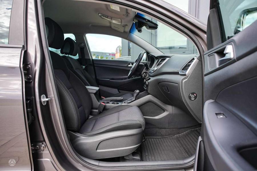 Pelēks Hyundai Tucson 2017 Kauņa, ar dzinēja tilpumu 1.59 L un nobraukumu 200 tūkst. km par 12950 €, foto 38 vietnē AUTOMOTO.COM.LV