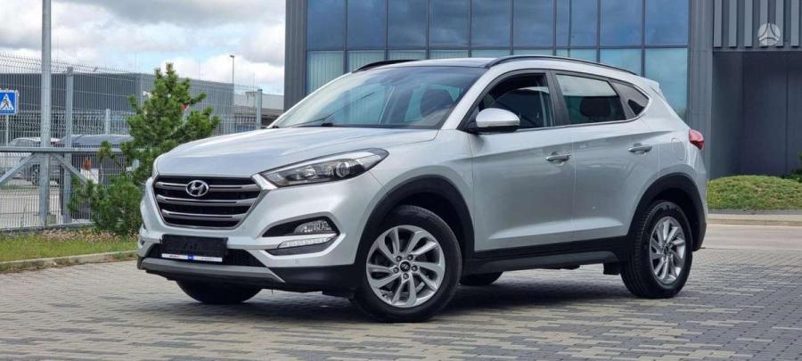 Grey Hyundai Tucson 2017 in Siauliai, with an engine capacity of 1.70 L and mileage of 176 thousand km for 11500 €, photo 1 on AUTOMOTO.COM.LV
