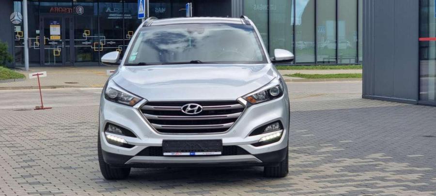 Grey Hyundai Tucson 2017 in Siauliai, with an engine capacity of 1.70 L and mileage of 176 thousand km for 11500 €, photo 4 on AUTOMOTO.COM.LV