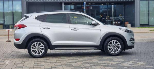 Pelēks Hyundai Tucson 2017 Šauļi, ar dzinēja tilpumu 1.70 L un nobraukumu 176 tūkst. km par 11500 €, foto 8 vietnē AUTOMOTO.COM.LV