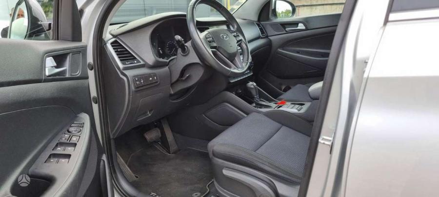 Grey Hyundai Tucson 2017 in Siauliai, with an engine capacity of 1.70 L and mileage of 176 thousand km for 11500 €, photo 14 on AUTOMOTO.COM.LV