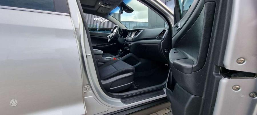 Grey Hyundai Tucson 2017 in Siauliai, with an engine capacity of 1.70 L and mileage of 176 thousand km for 11500 €, photo 16 on AUTOMOTO.COM.LV