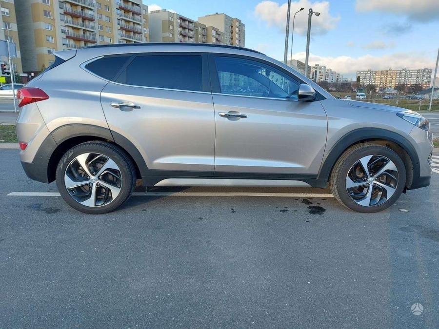 Grey Hyundai Tucson 2017 in Vilnius, with an engine capacity of 1.69 L and mileage of 242 thousand km for 11300 €, photo 3 on AUTOMOTO.COM.LV