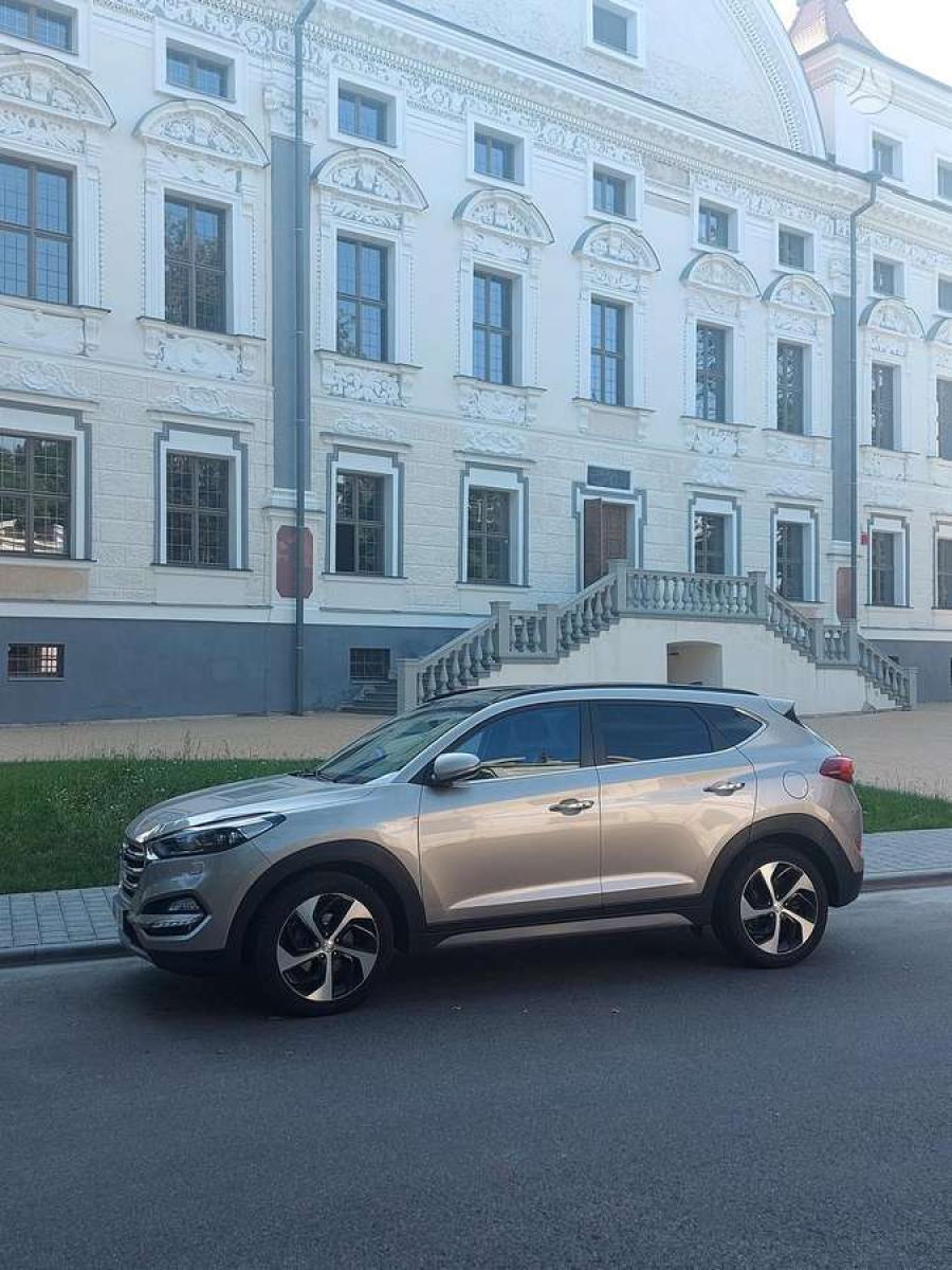 Grey Hyundai Tucson 2017 in Vilnius, with an engine capacity of 1.69 L and mileage of 242 thousand km for 11300 €, photo 4 on AUTOMOTO.COM.LV