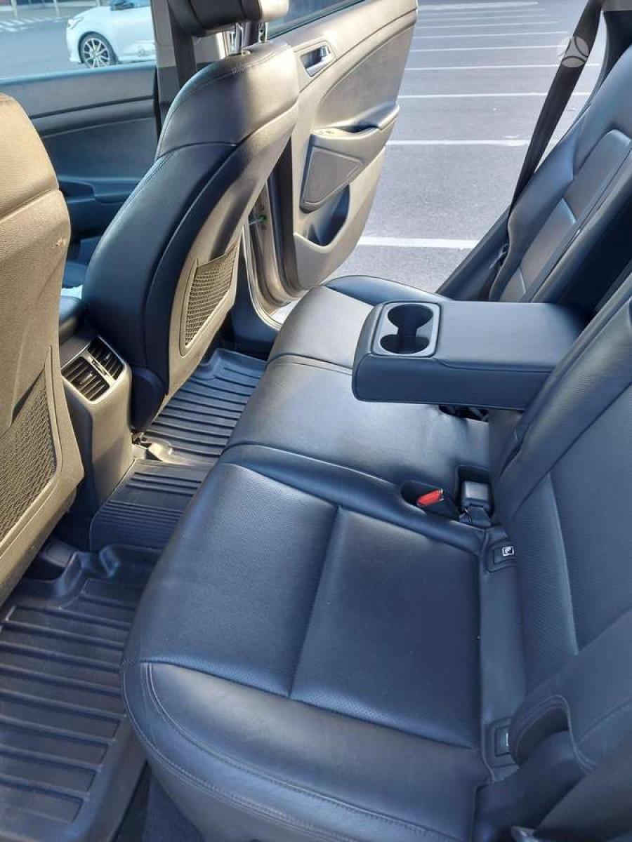 Grey Hyundai Tucson 2017 in Vilnius, with an engine capacity of 1.69 L and mileage of 242 thousand km for 11300 €, photo 6 on AUTOMOTO.COM.LV