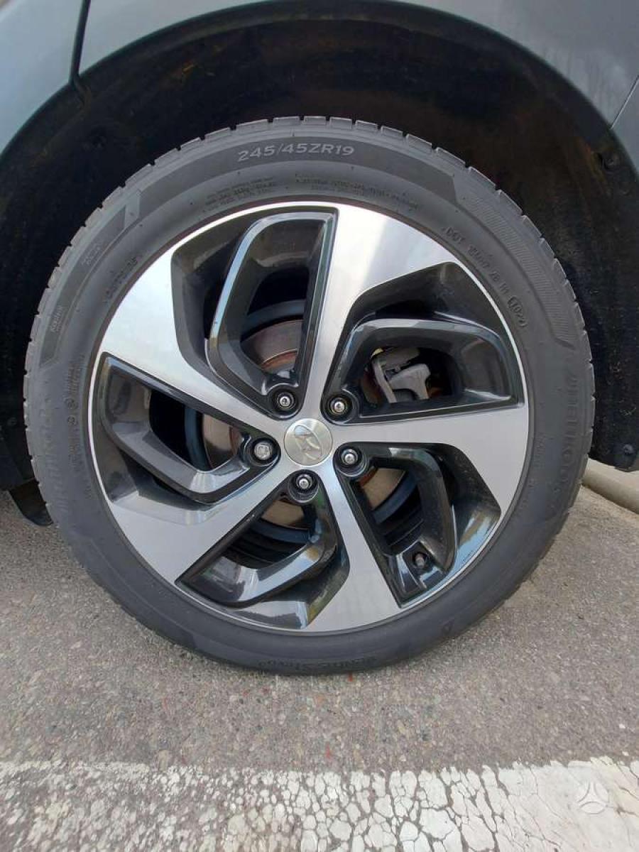 Grey Hyundai Tucson 2017 in Vilnius, with an engine capacity of 1.69 L and mileage of 242 thousand km for 11300 €, photo 9 on AUTOMOTO.COM.LV