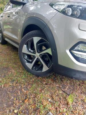 Grey Hyundai Tucson 2017 in Vilnius, with an engine capacity of 1.69 L and mileage of 242 thousand km for 11300 €, photo 10 on AUTOMOTO.COM.LV