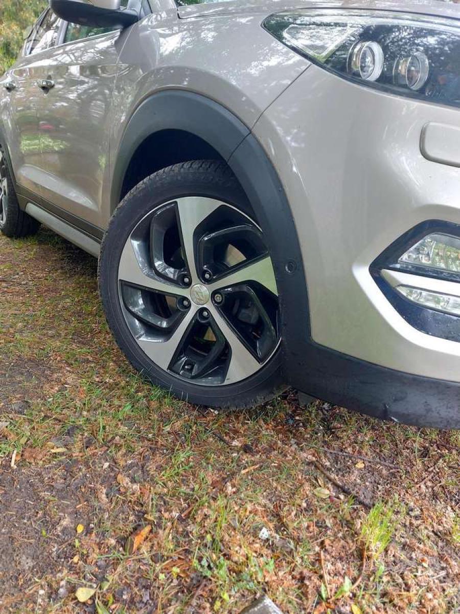 Grey Hyundai Tucson 2017 in Vilnius, with an engine capacity of 1.69 L and mileage of 242 thousand km for 11300 €, photo 10 on AUTOMOTO.COM.LV