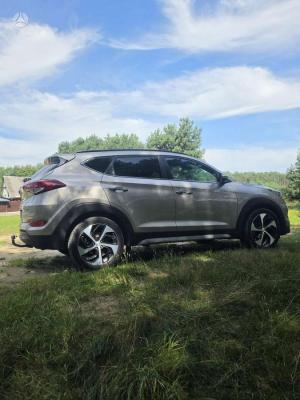 Grey Hyundai Tucson 2017 in Vilnius, with an engine capacity of 1.69 L and mileage of 242 thousand km for 11300 €, photo 14 on AUTOMOTO.COM.LV