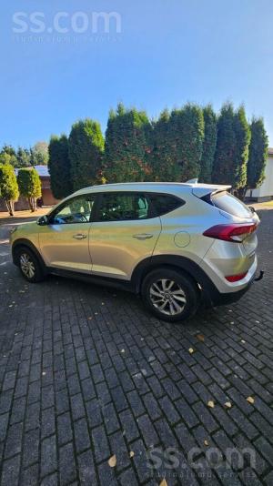 Pelēks Hyundai Tucson 2017 Rīga, ar dzinēja tilpumu 1.70 L un nobraukumu 141 tūkst. km par 12000 €, foto 3 vietnē AUTOMOTO.COM.LV