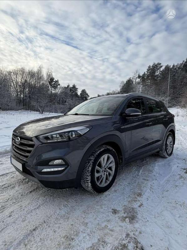 Grey Hyundai Tucson 2018 in Vilnius, with an engine capacity of 1.59 L and mileage of 105 thousand km for 13900 €, photo 3 on AUTOMOTO.COM.LV
