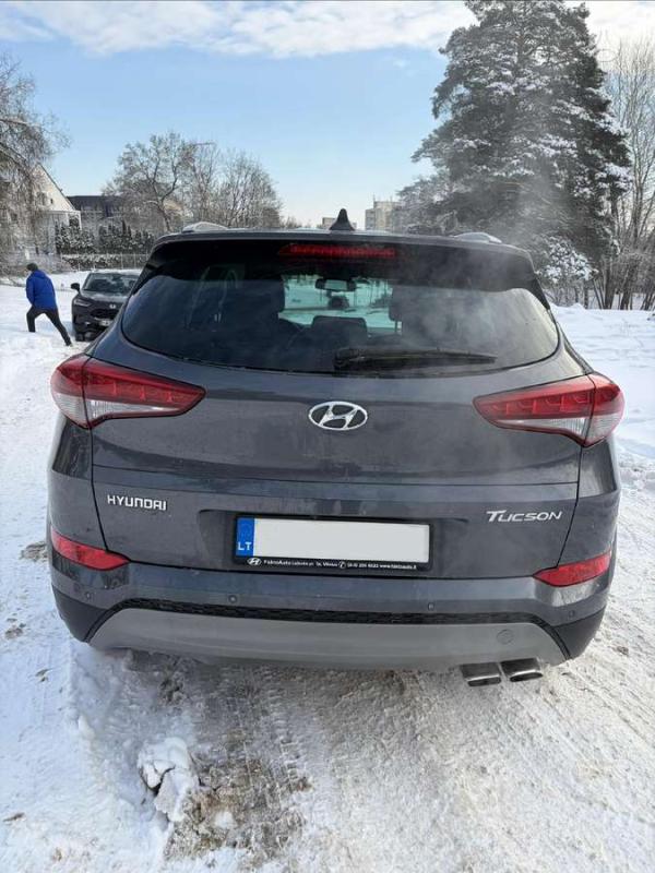 Grey Hyundai Tucson 2018 in Vilnius, with an engine capacity of 1.59 L and mileage of 105 thousand km for 13900 €, photo 4 on AUTOMOTO.COM.LV